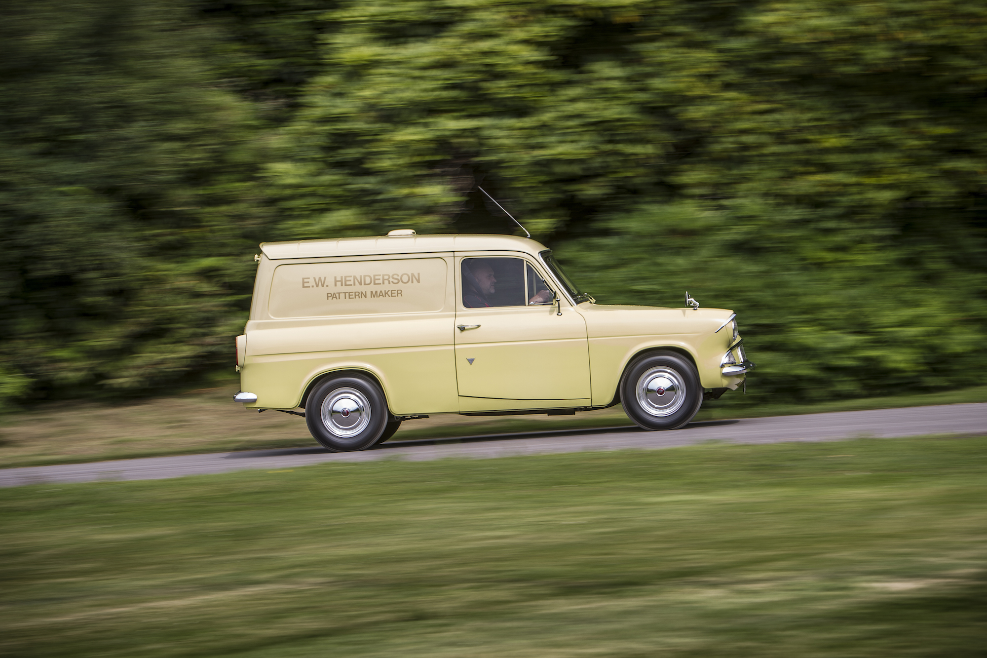 Ford Thames Van | radicalmag