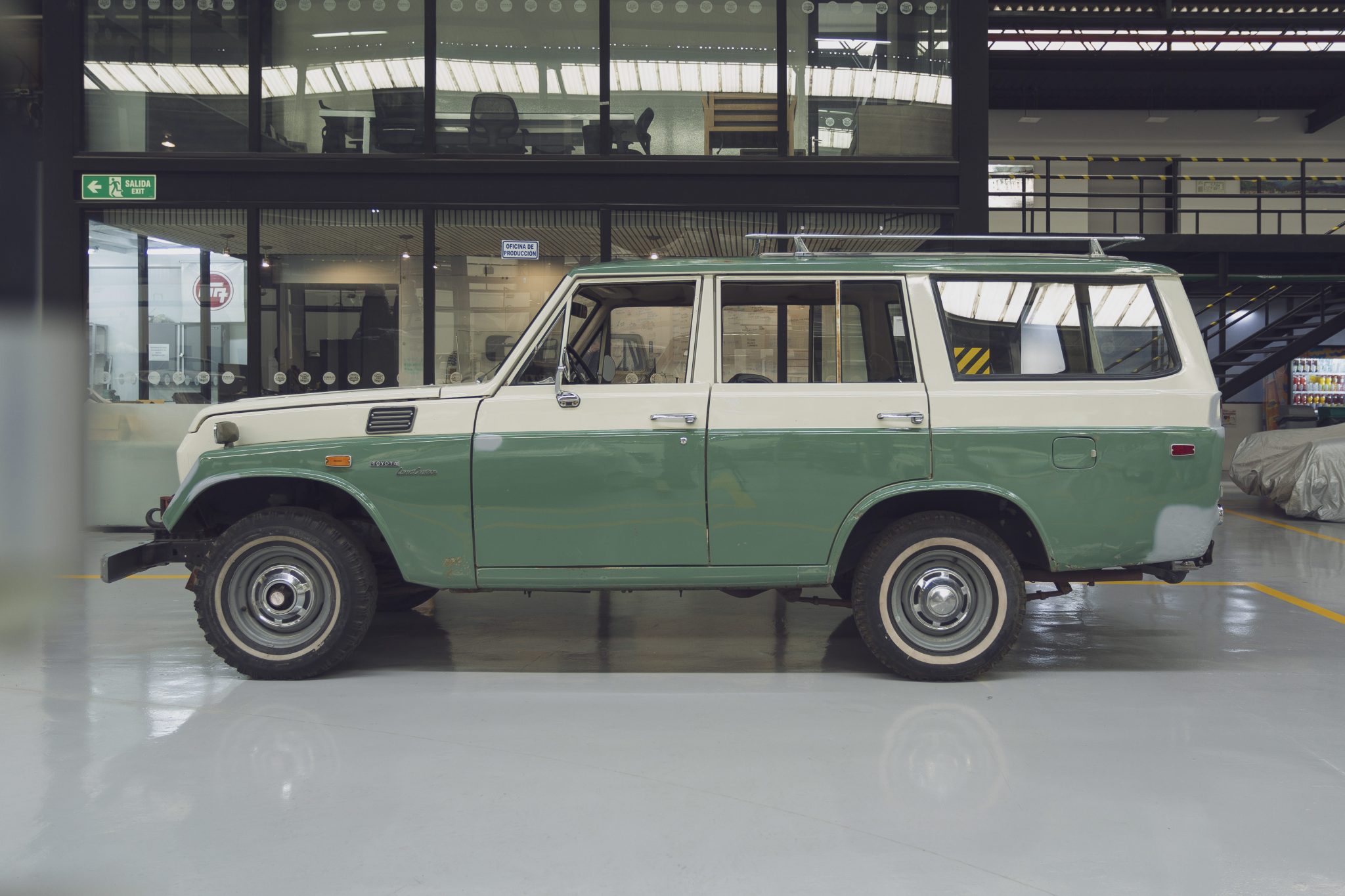 Toyota Land Cruiser (4) | radicalmag FJ55 History