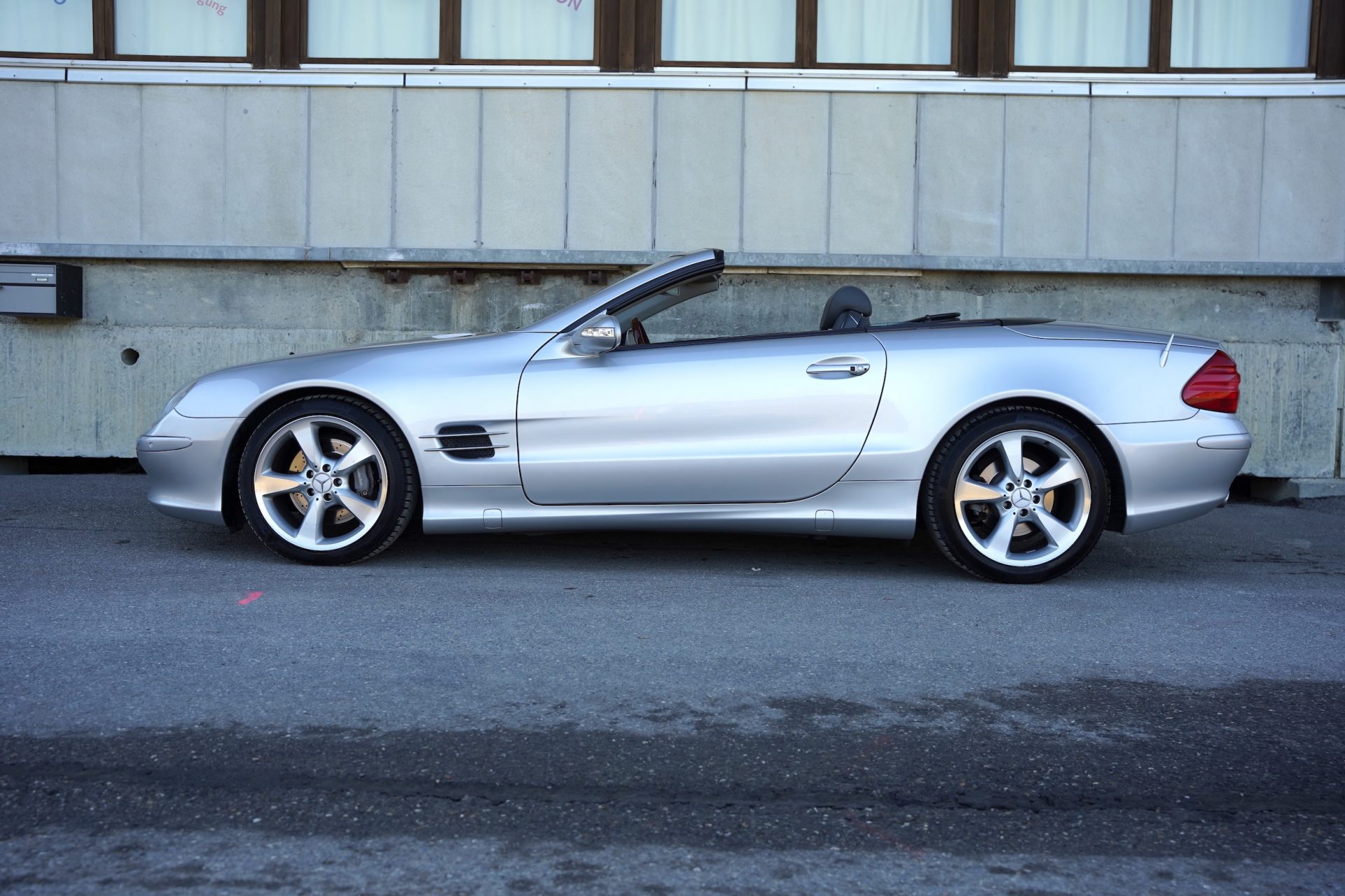 Experience Mercedes 500 SL (2002) | radicalmag Classics