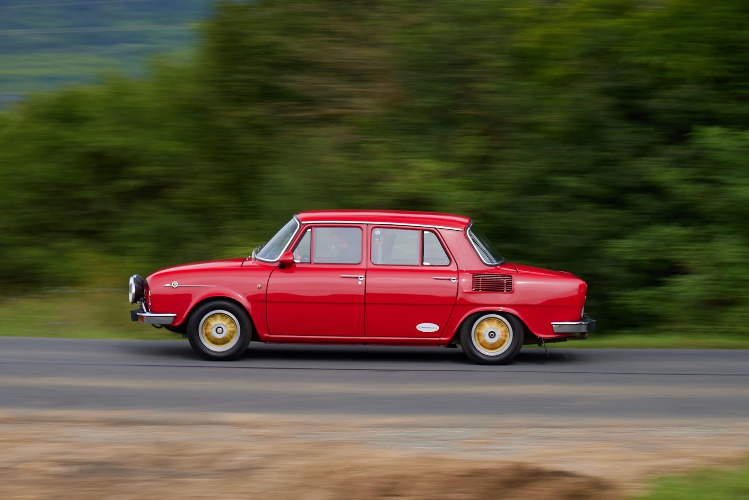 Driving Experience Skoda 100 L | radicalmag Classics